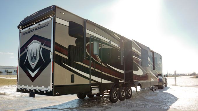 toy_hauler_5th_wheel_4250W_custom_paint01